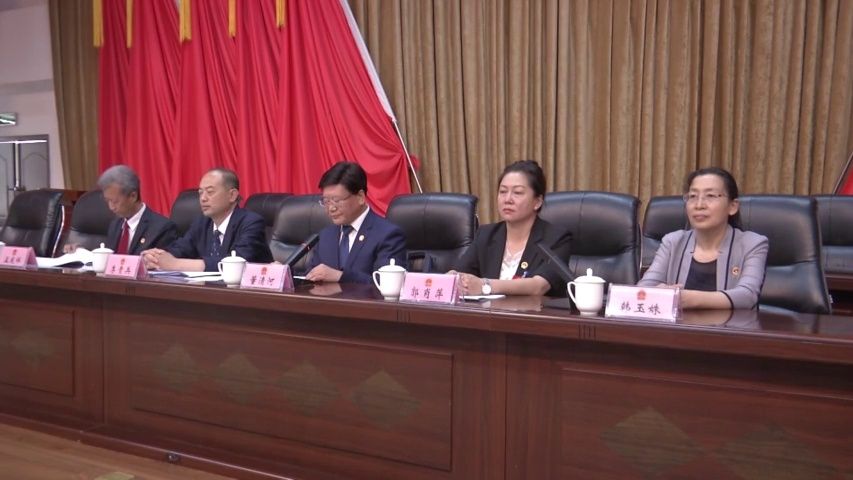 下花园区第十七届人民代表大会第一次会议举行大会预备会议