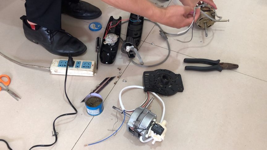 上次那个风扇电机.换了一个电容嗡嗡响.后面就买了一个时间换机头