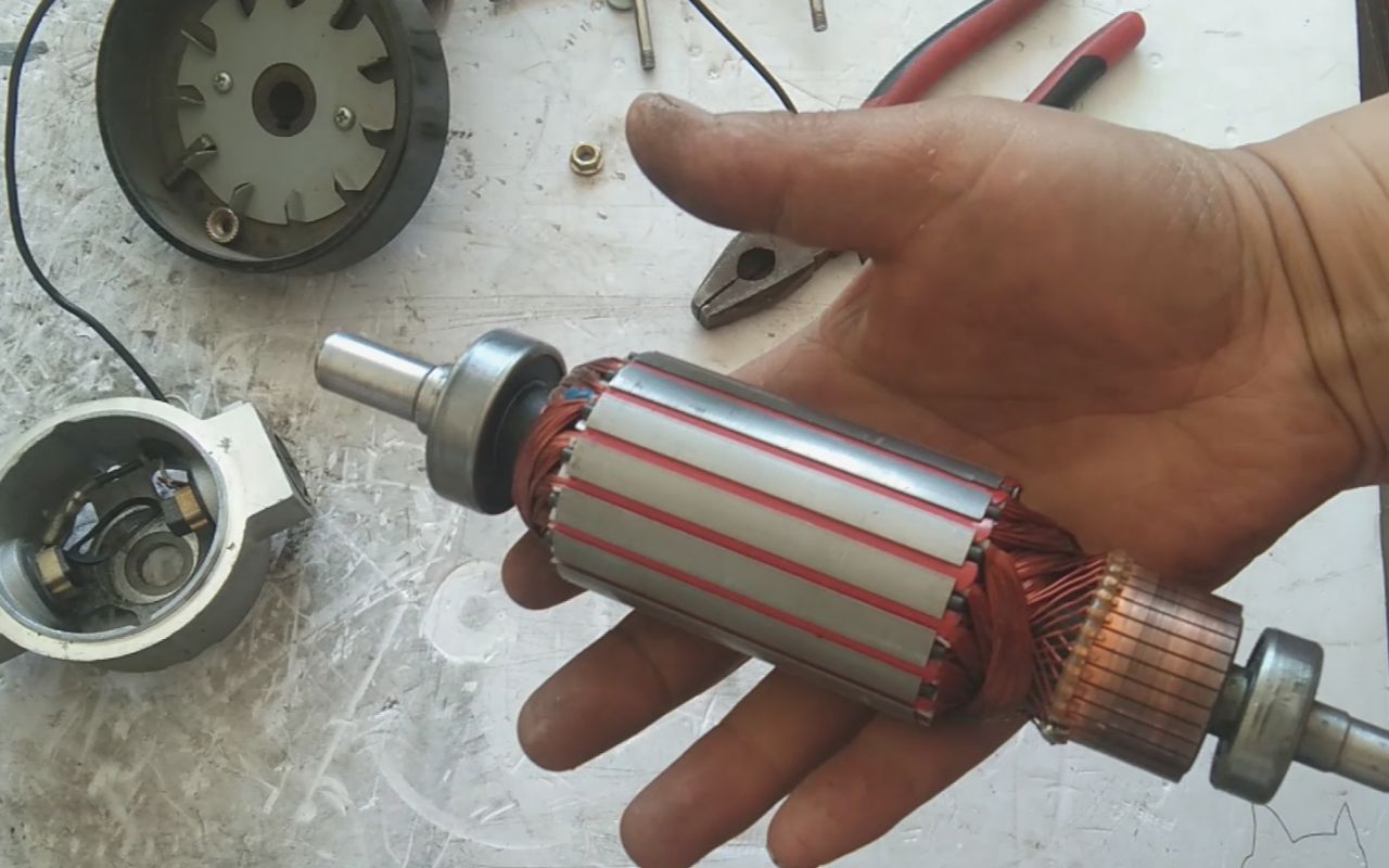 吴大哥改造直流电机 线圈不好拆 居然放烤箱里了