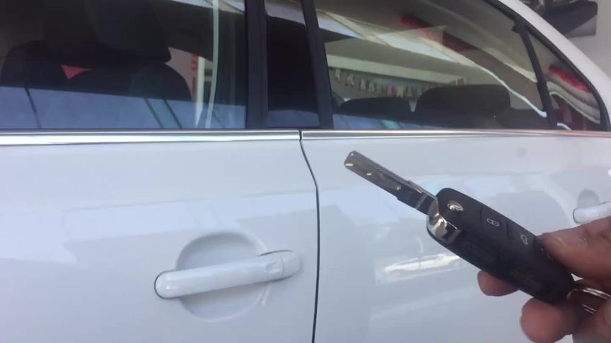 一汽大众遥控钥匙没电了怎么开车门,发动一键启动车子