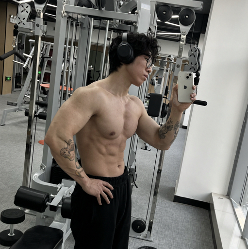 热爱训练的阿辉 