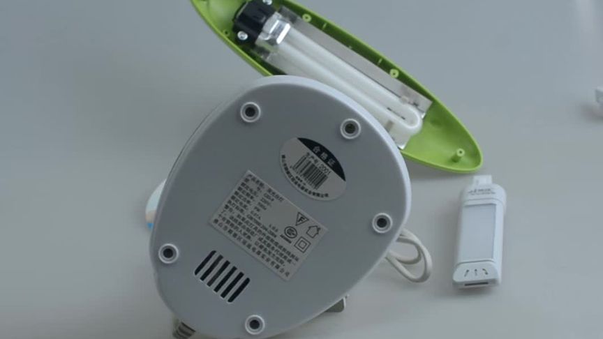 老式荧光管台灯改成LED护眼台灯,操作如下,打开底座拆掉镇流器