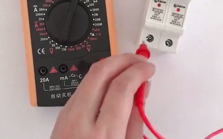 万用表测熔断器电工 零基础学电工