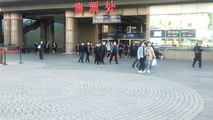 带你看一看北京火车西站今日下午3:00的客流