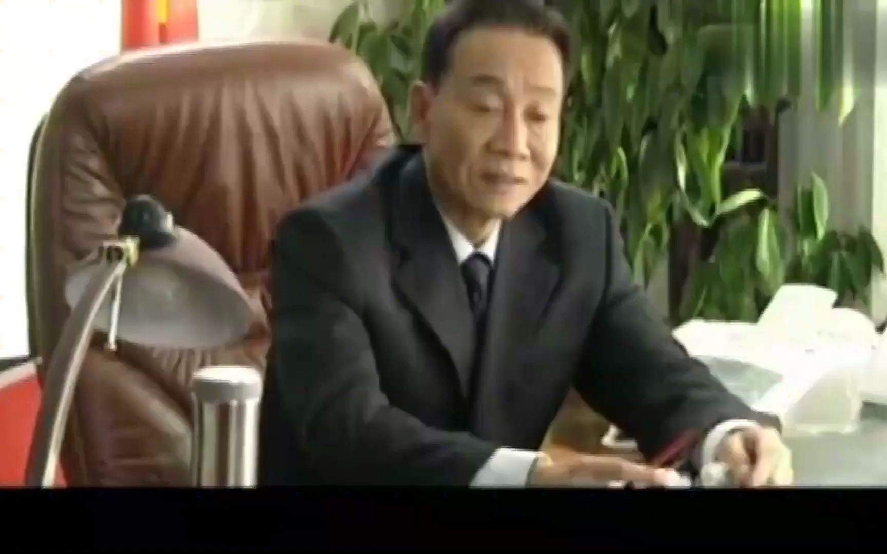 龙年档案:女常委靠关系上位,市长开会都要让她回避!