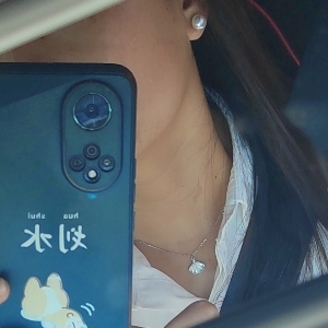 秽崖 