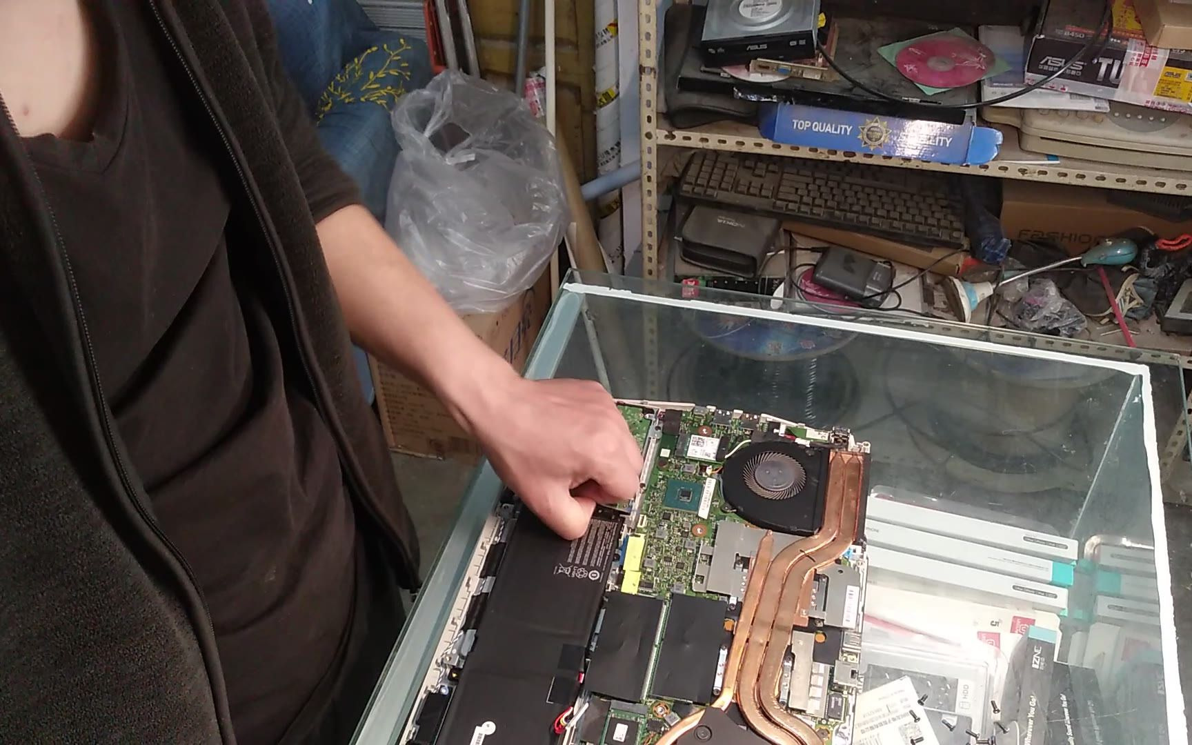 机械师F117更换键盘拆机上