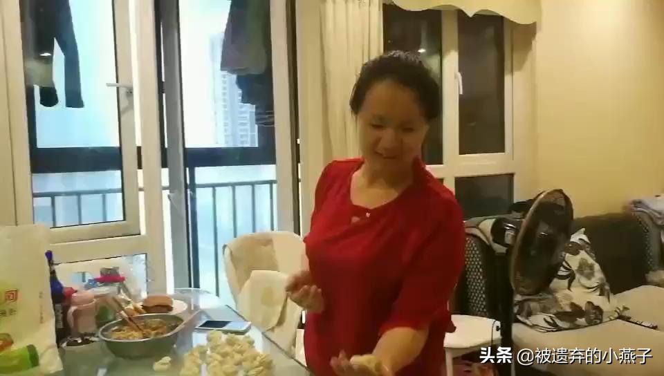 想做出皮薄汁多的小笼包,只要记住关键的一个步骤~皮冻就0K。