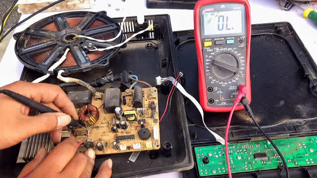 电磁炉显示E0不加热,其实修好很简单,三两下就搞定