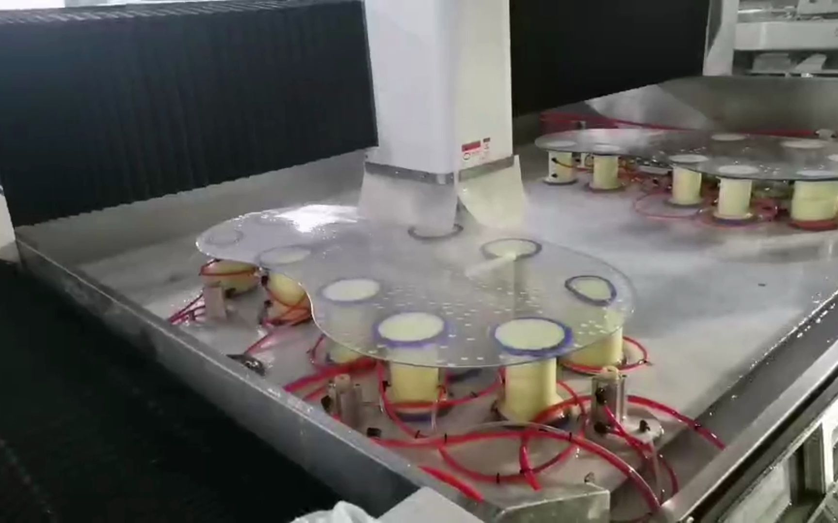 异形家具玻璃数控加工中心