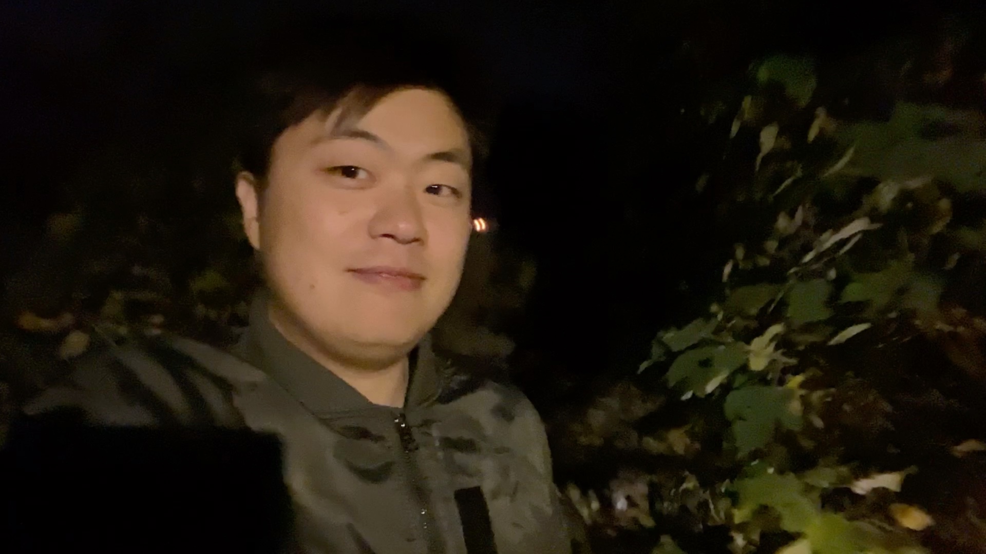 苹果11终于不怕晚上拍照片了