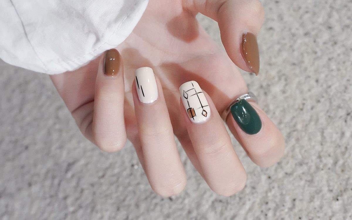 心机小图案美甲,显白又百搭。