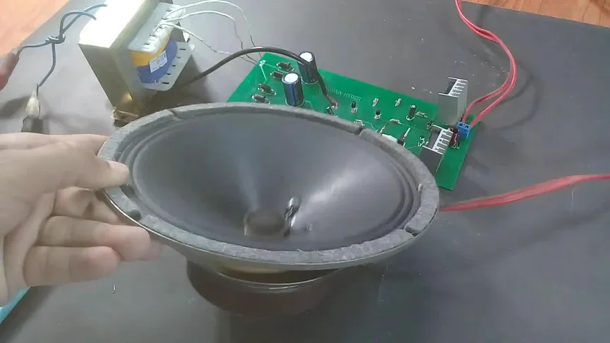 用带有重低音的C5200 A1943晶体管制作强大放大器