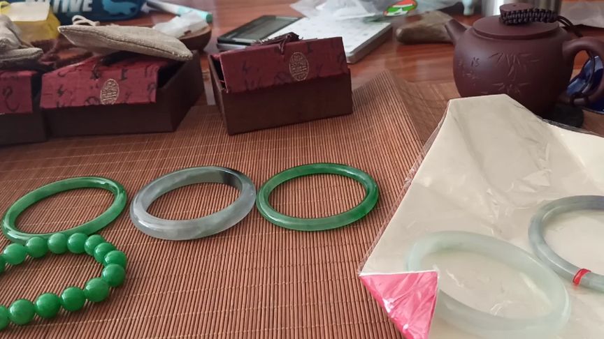 注胶翡翠手镯如何分辨