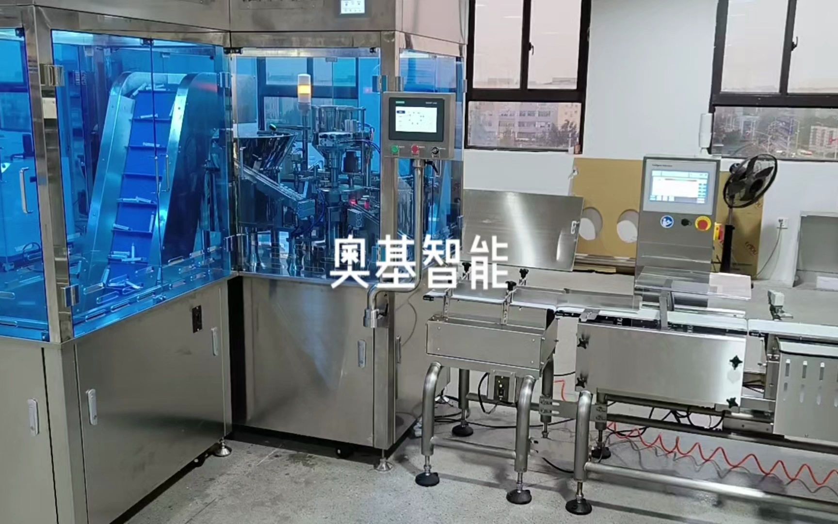 塑料注射器是如何自动完成灌装和称重的?塑料注射器灌装旋盖机