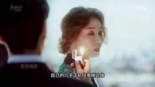 富婆刚进电梯,电梯门从反面打开