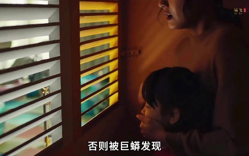 影视:巨蟒闯进幼儿园,惊险一幕