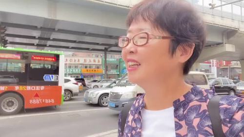 没时间结婚没时间生孩子妈妈见女儿都要预约年轻人太忙了