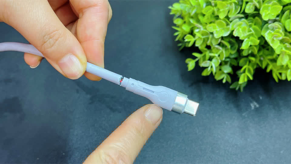 充电线断了不要扔,教你一个好方法,比新的还耐用,实用又省钱