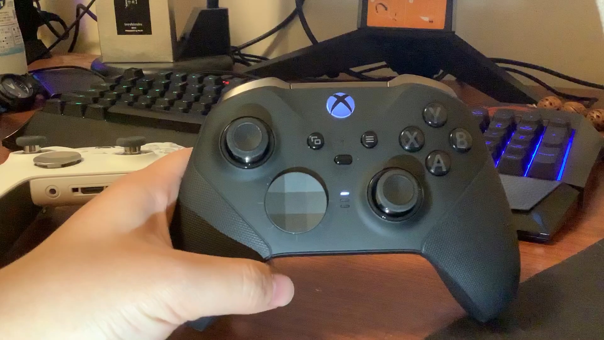 xbox手柄精英2和一代的简单对比
