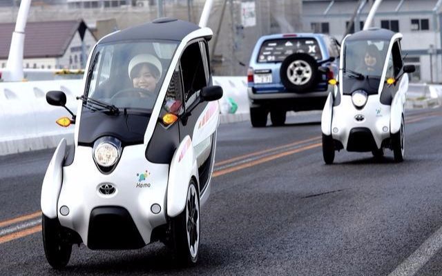 丰田新出全包裹式电动车!售价1万元有两个座位,刮风下雨都不怕