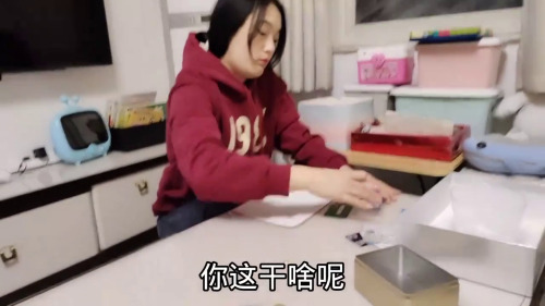 夫妻俩打工一年到头存多少钱,老公知道存款后,直接把工资卡收回