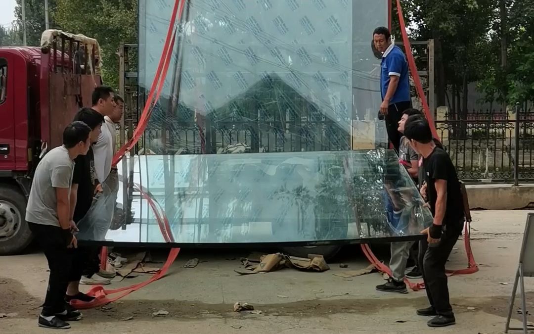 重达800斤的双层中空钢化玻璃怎么安全卸下?