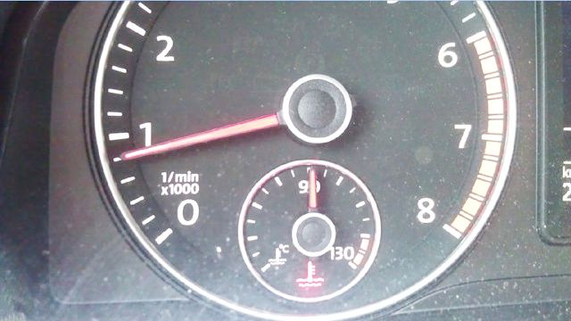汽车水温表超过红线,会导致发动机大修,新手请注意