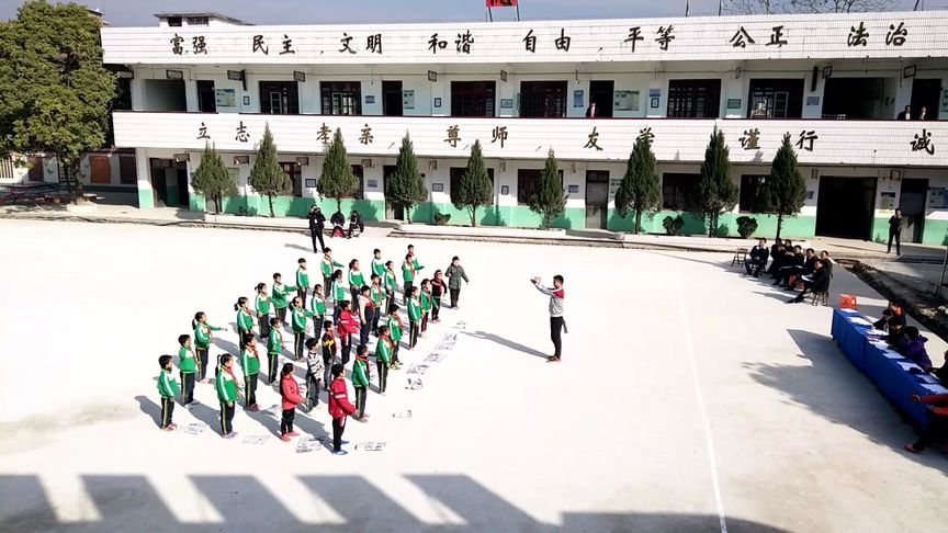 体育课要结束前要让学生放松,专家教你放松活动可以这样做