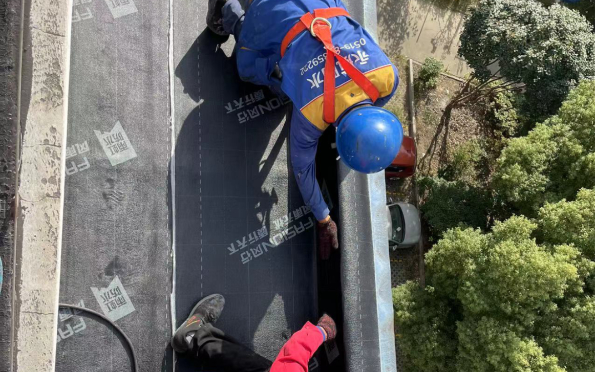 房顶漏水维修,天花板漏水怎么办?常州维修屋顶漏水搜永航防水公司