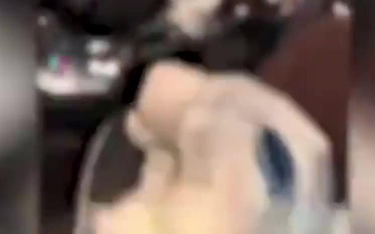 男校长和女教师车内私会:校长停职,女教师暂停工作