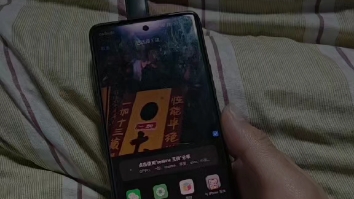 手机一碰手环实现一碰传,接收设备只需打开蓝牙和wifi就行,无需打开nfc...