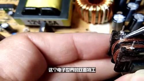 共模电感:如何让电流乖乖听话?3分钟揭秘电磁干扰克星!