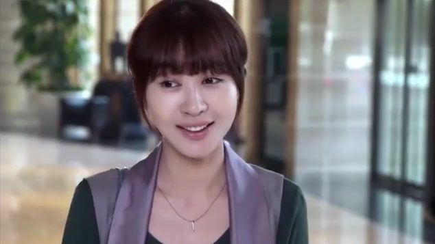 集团少奶奶去公司面试,前台接待却慌了,赶紧叫经理过来!