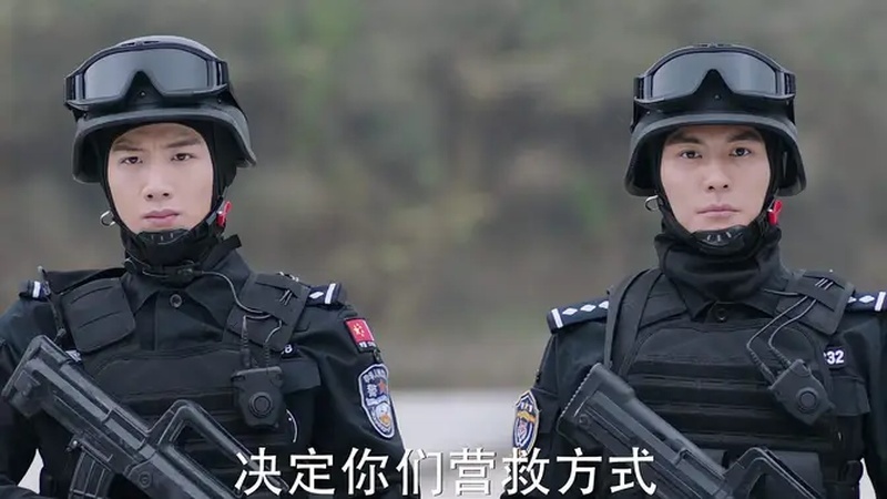 城池营垒:特警实战演习,从天而降,这也太帅了