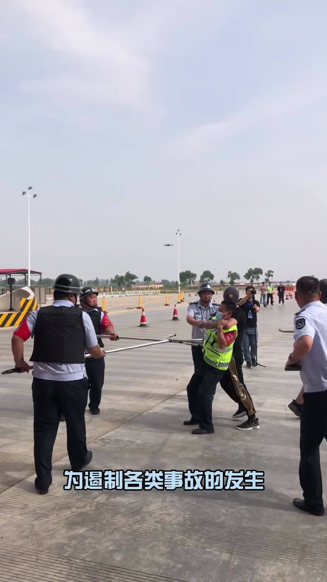 防盗抢 防拥堵 交通事故救援联合应急演练 应急演练 242国道 内蒙古.