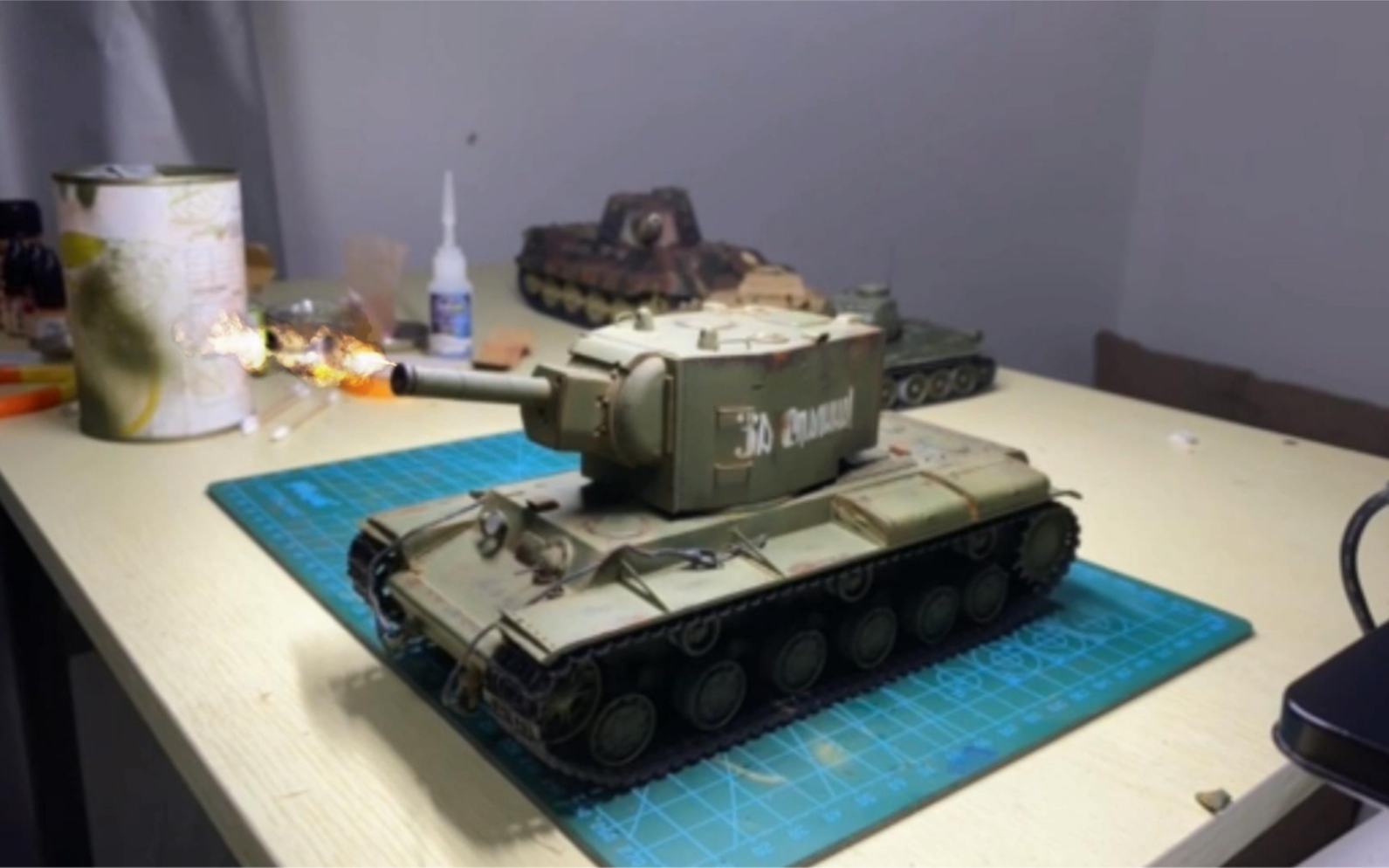 〖定格动画〗kv2型坦克移动,开火演示以及一发改变时间线的炮弹