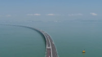 港珠澳大桥的成功建立,使我国收获荣誉,但建立过程充满艰辛