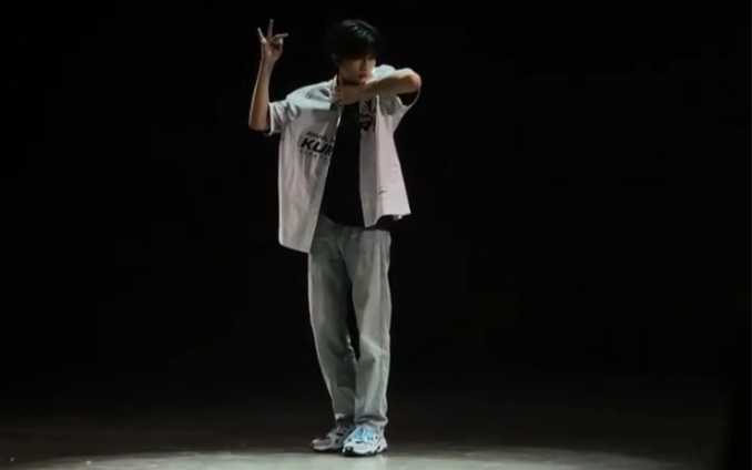 余宇涵6.17学校颁奖典礼表演彩排