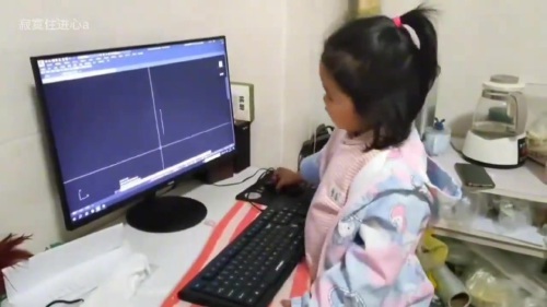小姑娘电脑绘画,技术熟练的可怕,能帮妈妈分担工作了!