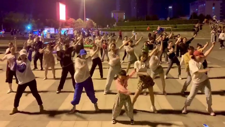 我是一个特别不会表达的人,被人误会了也不愿解释,我觉得没必要