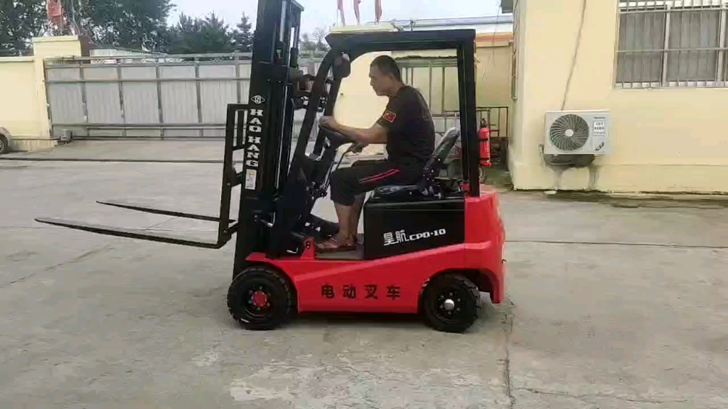 一吨小型电动叉车价格18631763444(昊航电动叉车)