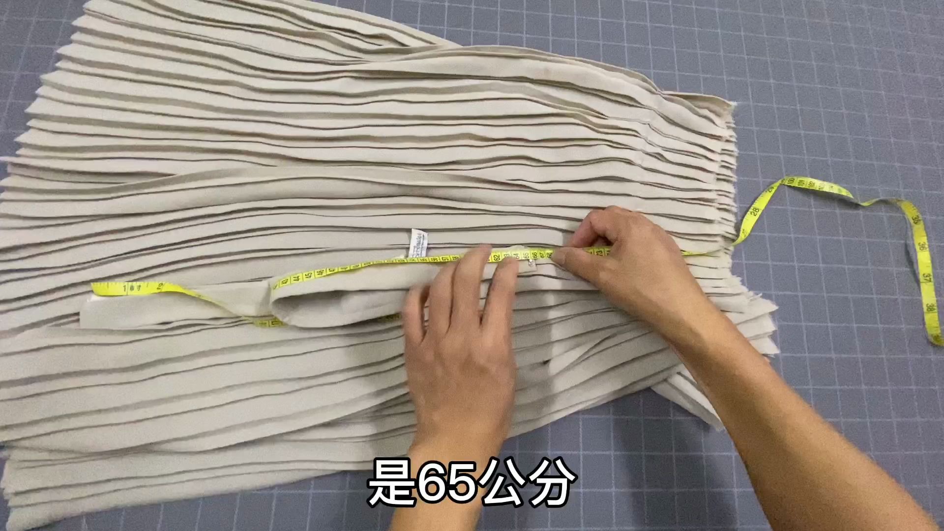 半身百褶裙腰围太小，老师傅改大20公分，居然看不出修改痕迹