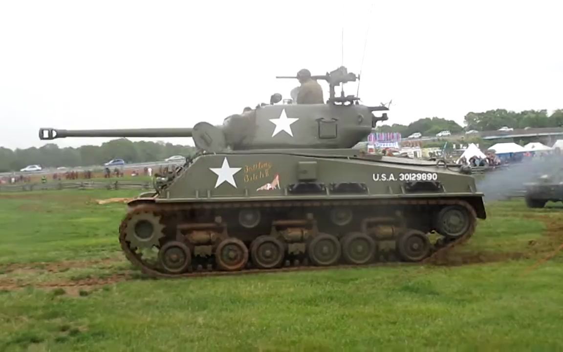 谢尔曼M4A3E8坦克搭载M1A2 76毫米主炮展示
