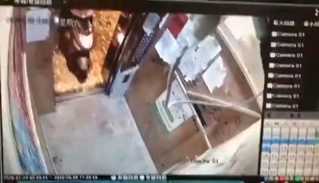 电动车在电梯里着火了