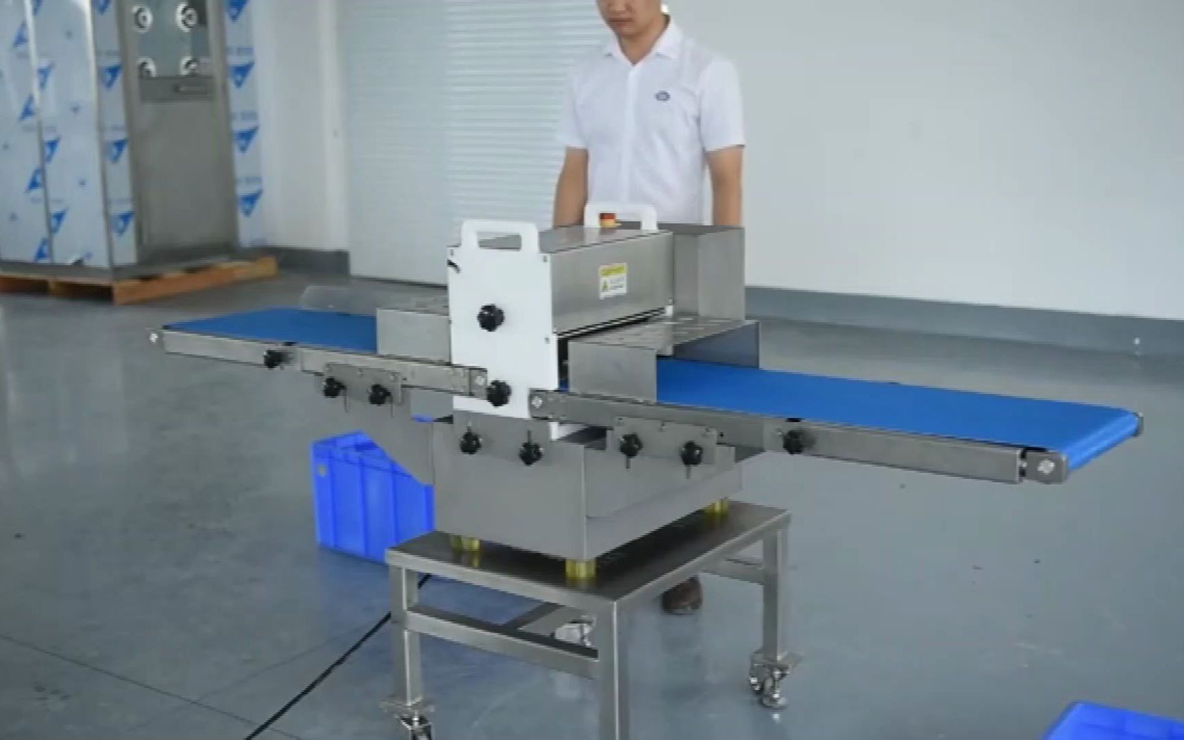 江西中央厨房设备带骨禽类平行开条机整鸡整鸭开条切块机