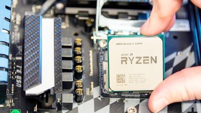 台式电脑运行时牛人拔掉CPU:AMD和Intel对比谁的处理器更牛