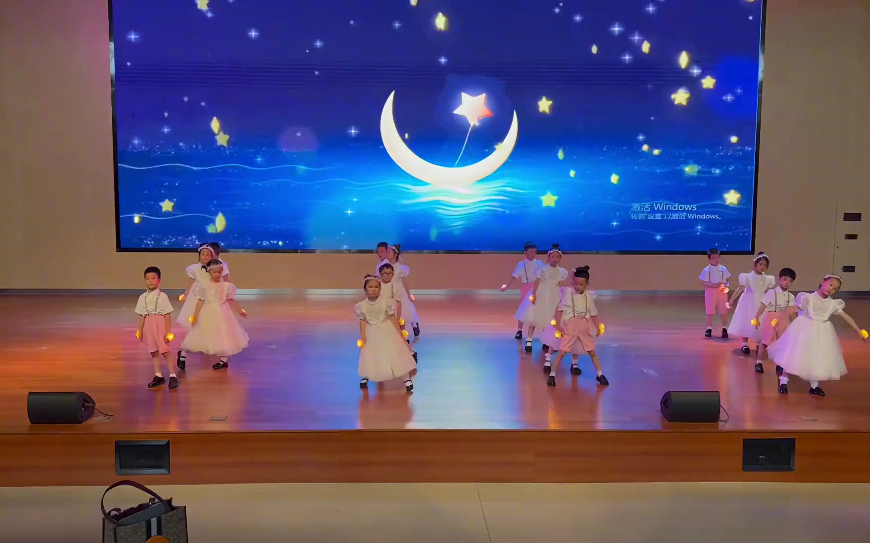 大班毕业汇演舞蹈《感恩》幼儿园六一舞蹈 幼儿园毕业典礼节目推荐 ...