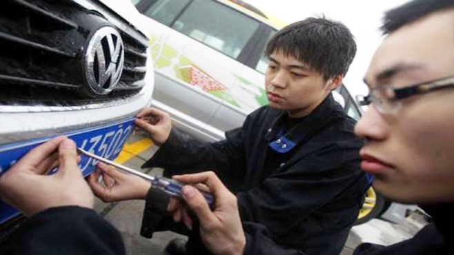 想要更换吉利的车牌号？第一种办法适合有钱人，第二种条件苛刻