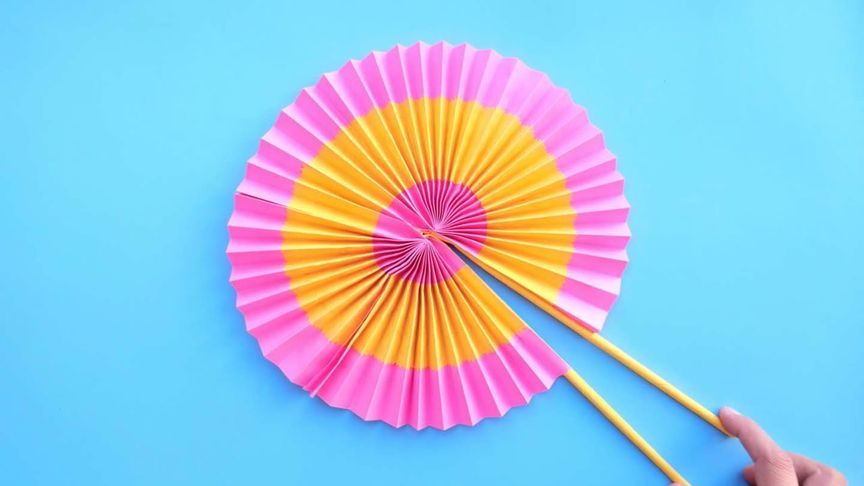 一款超简单的折纸扇子,成品非常漂亮,手工折纸视频教程